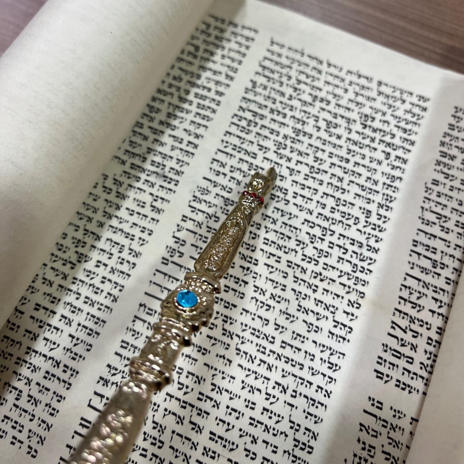 Torá Importada de Israel com Capa e YAD – Souvenirs do Templo